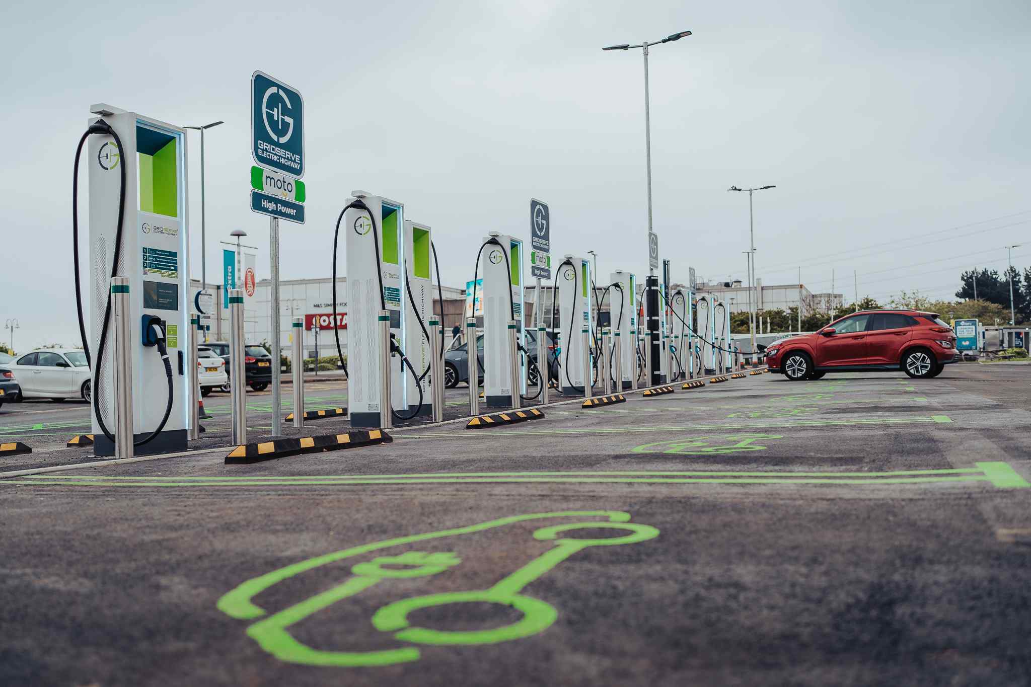 New GRIDSERVE High Power Electric Super Hub unveiled at Moto Thurrock | GRIDSERVE