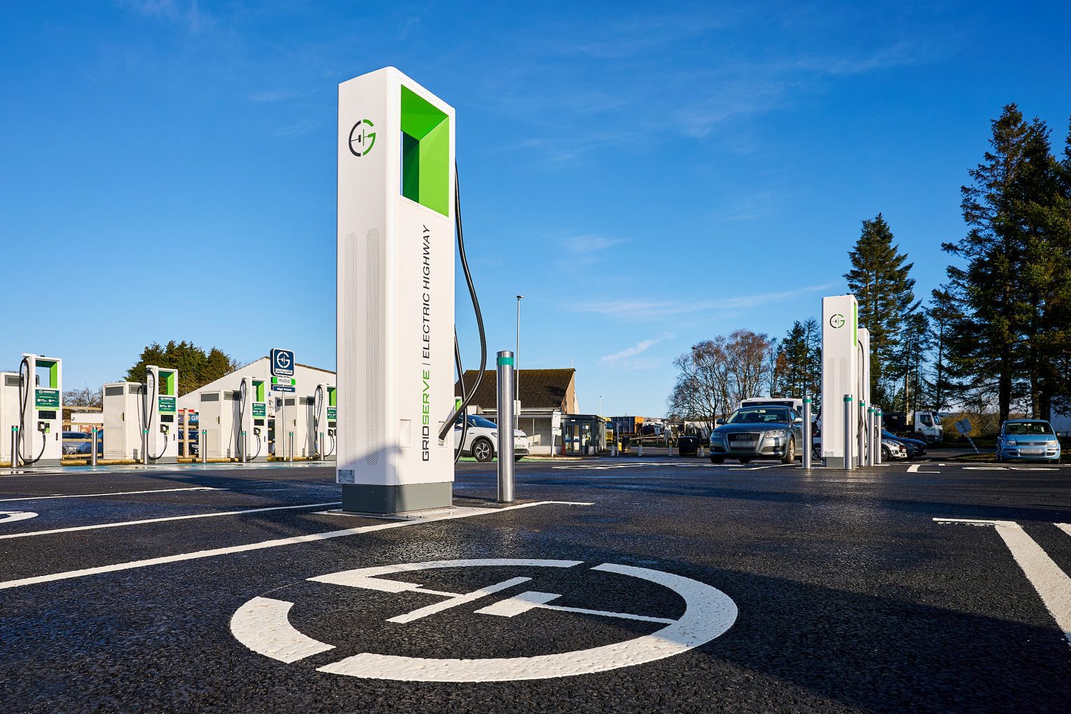 GRIDSERVE opens first Super Hub with Extra MSA at Beaconsfield Services ...